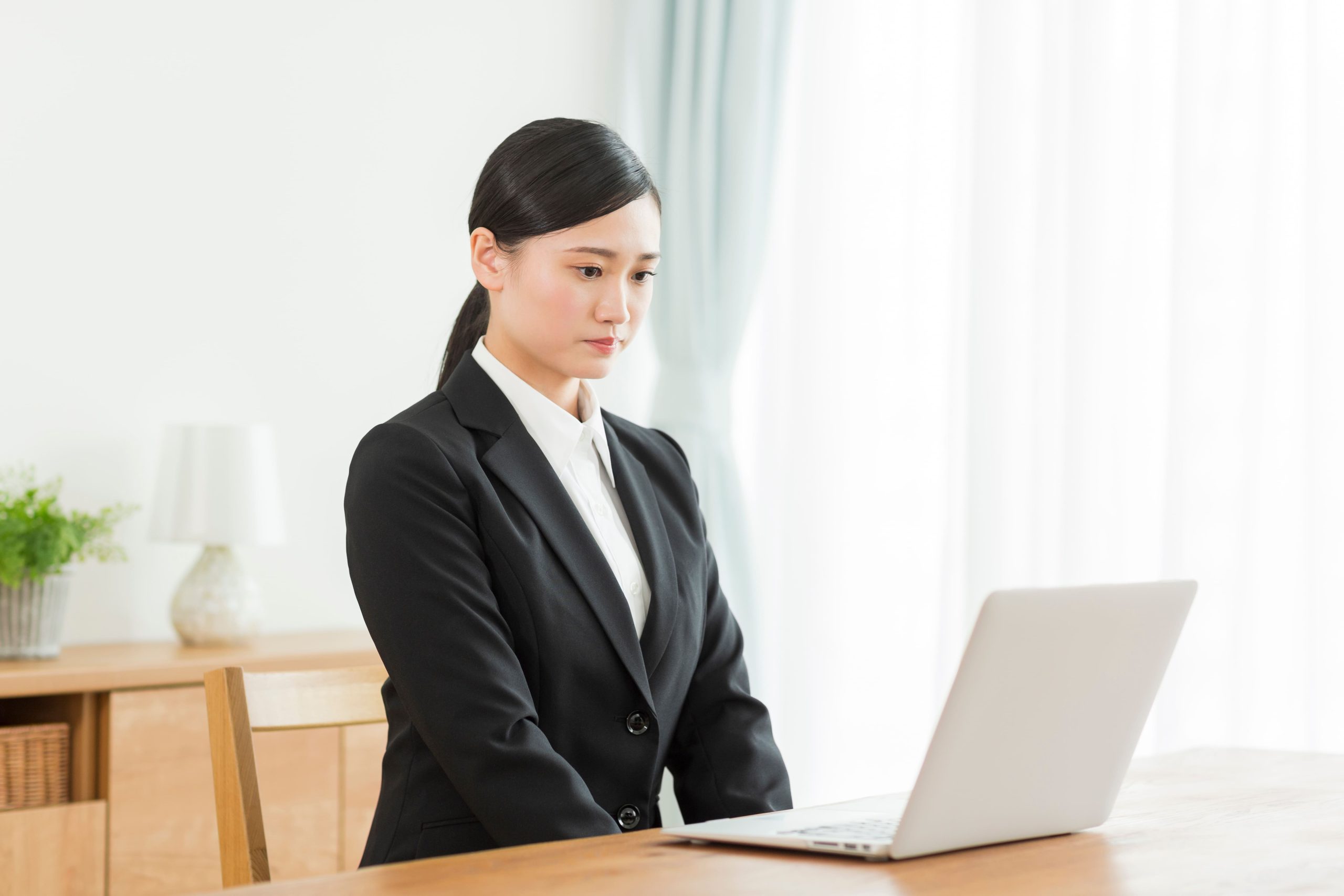 【保育士面接】よく聞かれる【10の質問（逆質問）】【回答＆例文】採用につながる志望動機や服装などのポイント！ | 【保育士人材バンク】【公式】